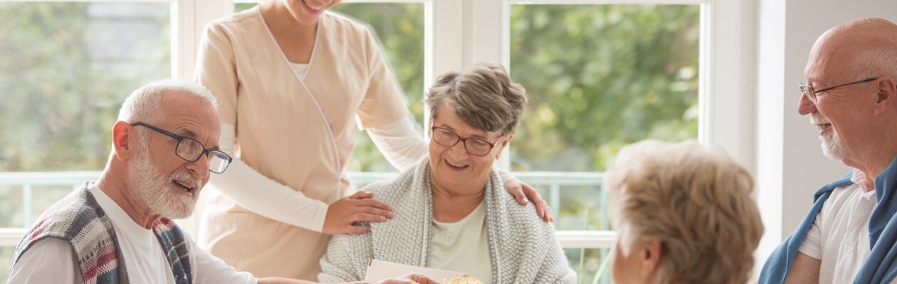 Ideas to integrate care for dementia patients while dining